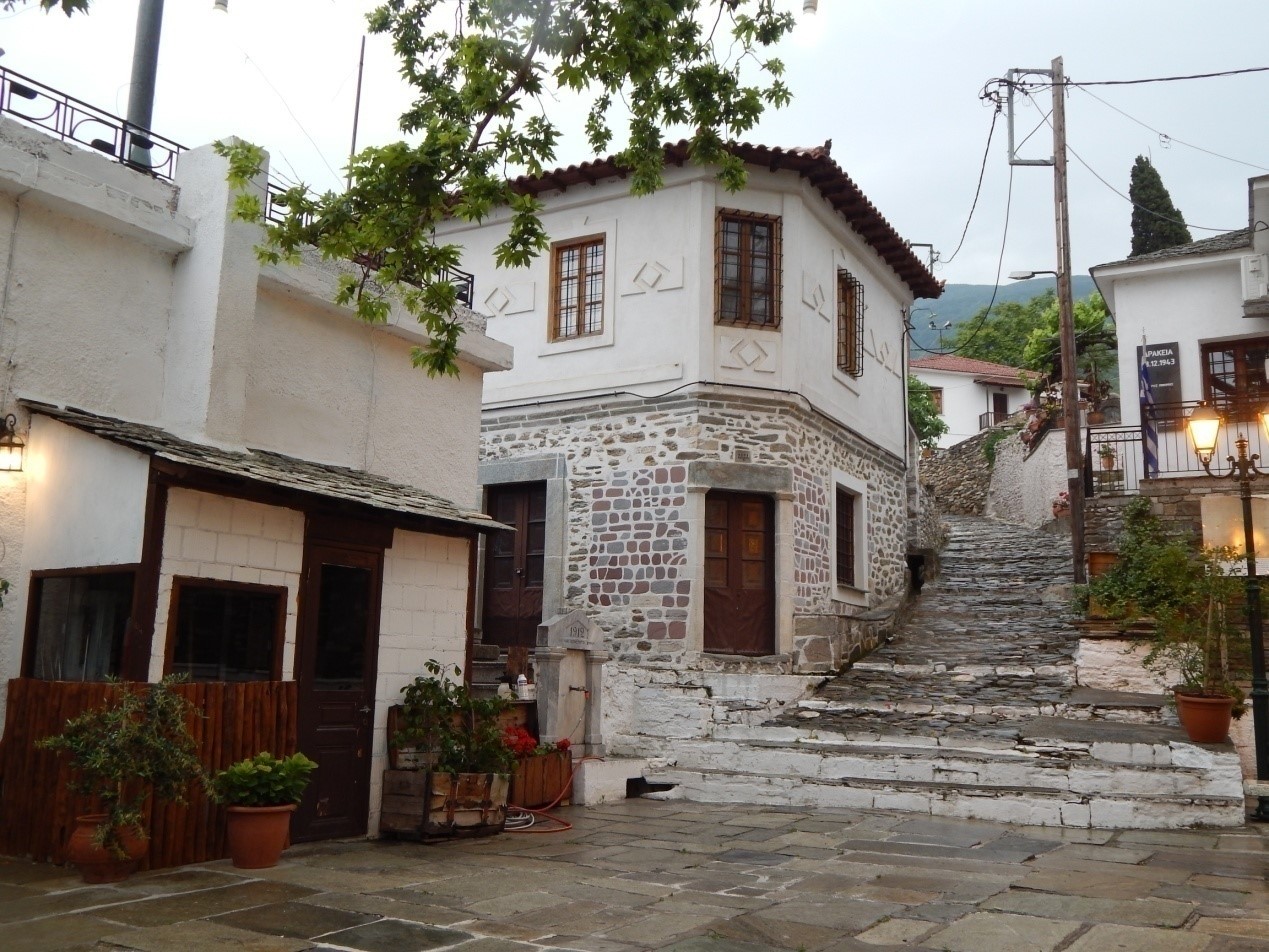 Δράκεια Πηλίου, το μαρτυρικό χωριό με την παλιότερη πλατεία του Πηλίου ...